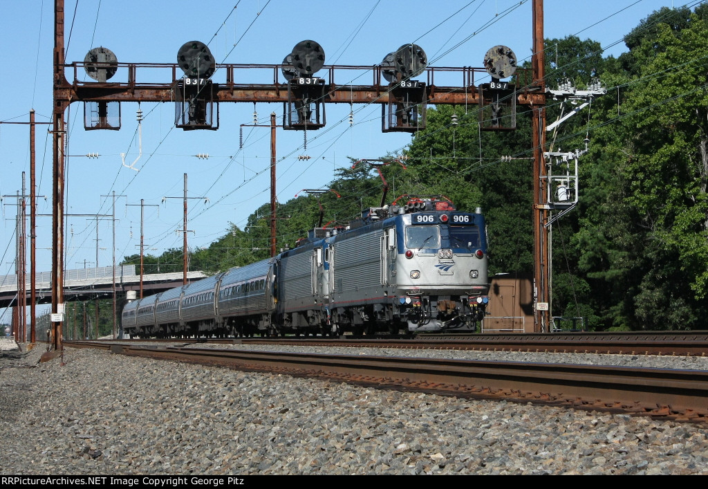 Amtrak train 56(25)